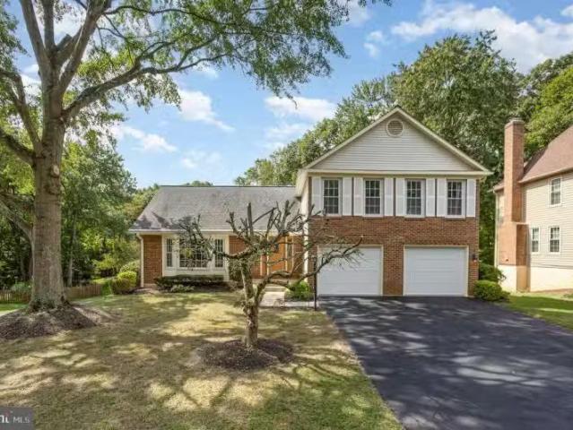 12857 VALLEYWOOD DR, WOODBRIDGE, VA 22192 Single Family Reside.