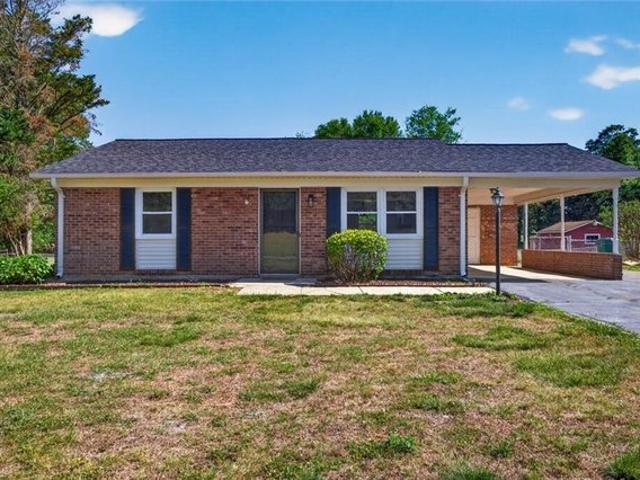 1285 Meadowbrook Dr, King, NC 27021