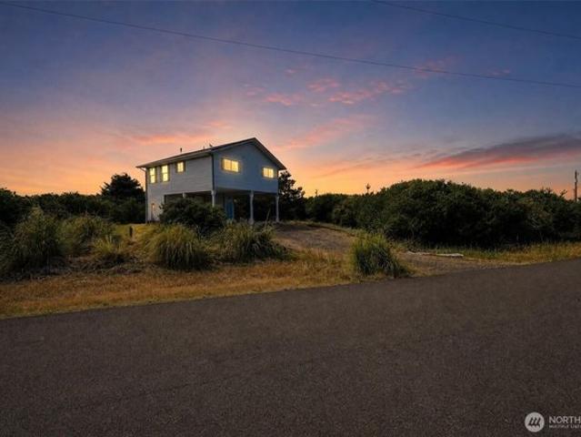 1285 Fairwood Dr SW, Ocean Shores, WA 98569