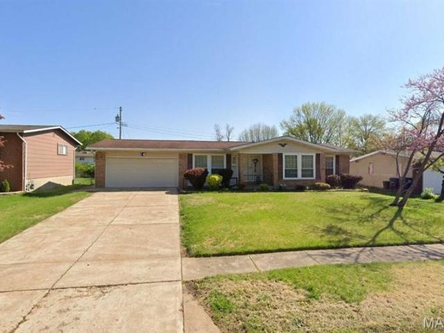 1285 Flamingo Dr, Florissant, MO 63031