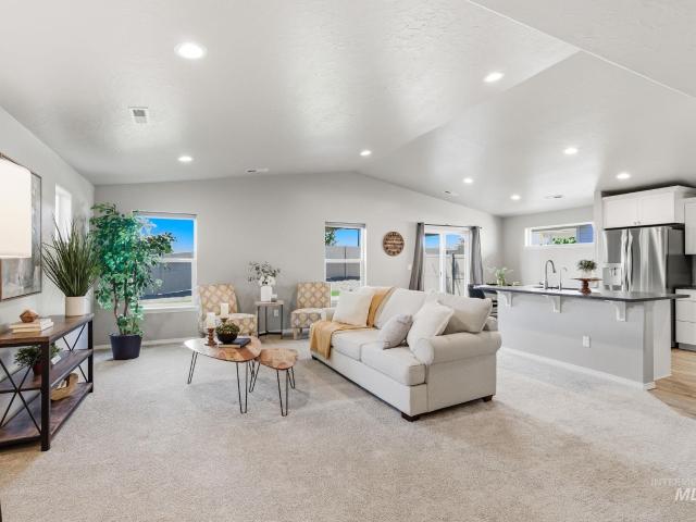 1285 W Santiago St
