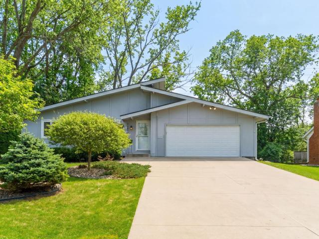 1286 Castle Ct, Golden Valley, MN 55427 | MLS #7047 | Compass