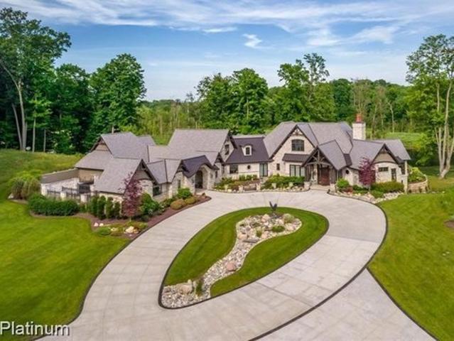 1286 Gray Fox Ct, Marion Township, MI 48843