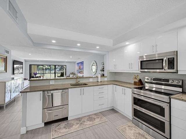 12870 Briarlake Dr Apt 201, Palm Beach Gardens, FL 33418