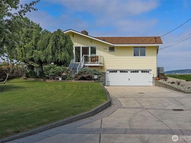 1287 Gerdes Rd, Camano Island, WA 98282