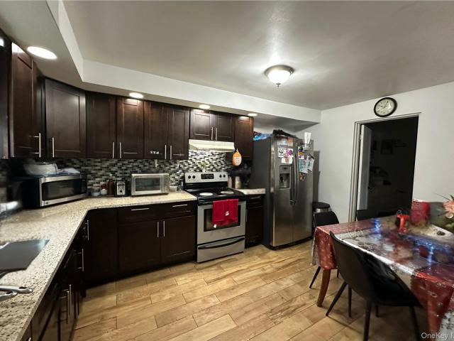 1287 Little East Neck Road