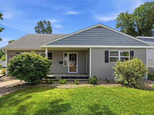 1287 29th St NE, Cedar Rapids, IA 52402