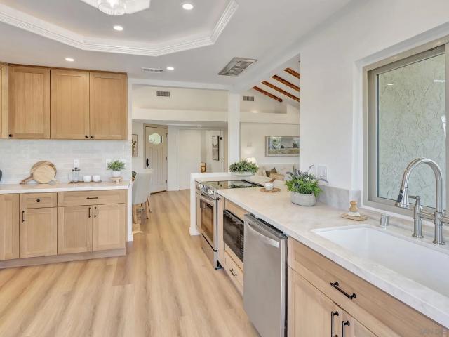 12880 Circulo Dardo, San Diego, CA 92128 | Compass