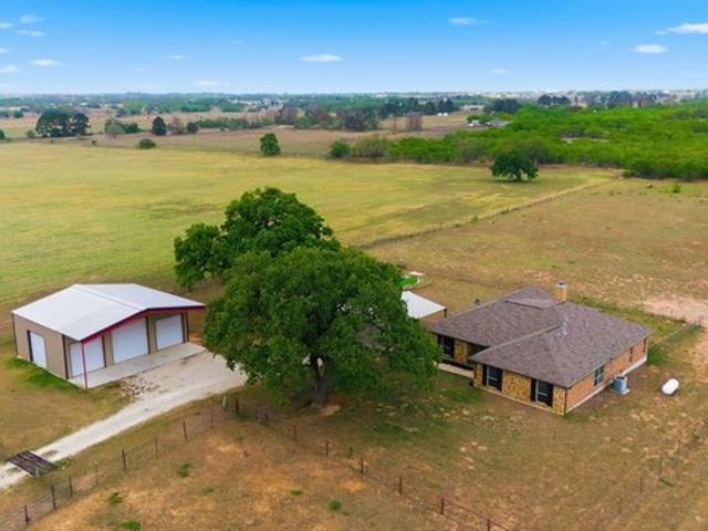12897 LA Vernia Rd, Saint Hedwig, TX 78152