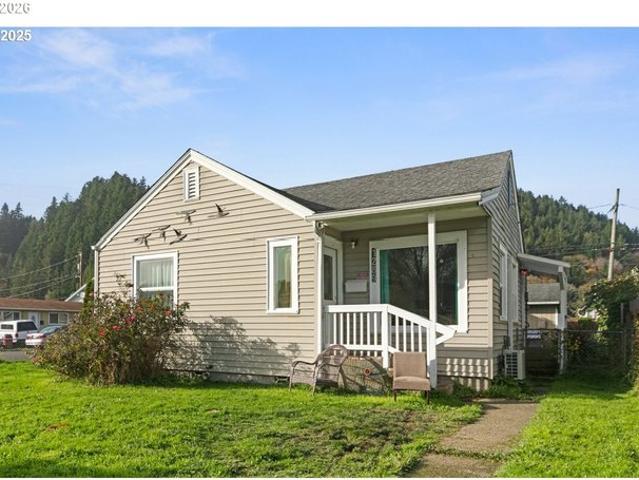 1289 Ivy Ave, Reedsport, OR 97467