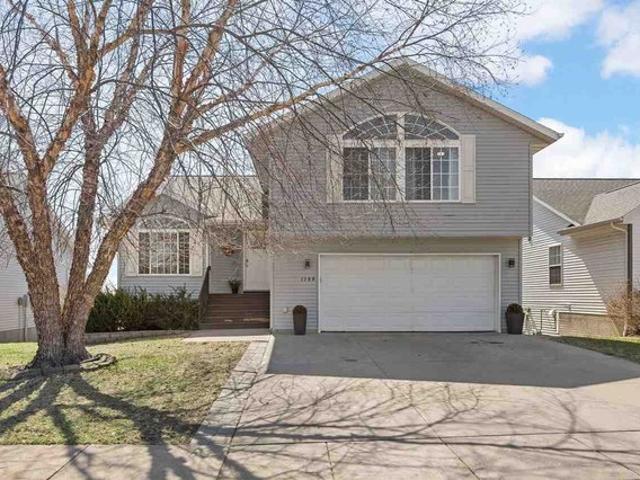 1289 Langenberg Ave, Iowa City, IA 52240