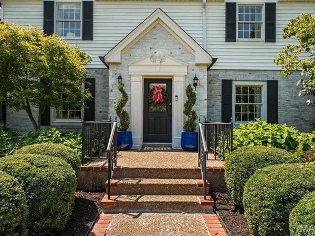 1289 Lay Rd, Ladue, MO 63124