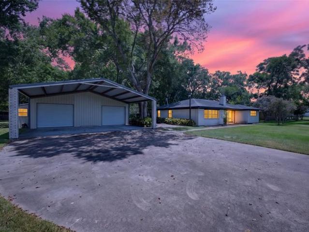 12803 Fairlane Dr, Brookside Village, TX 77581