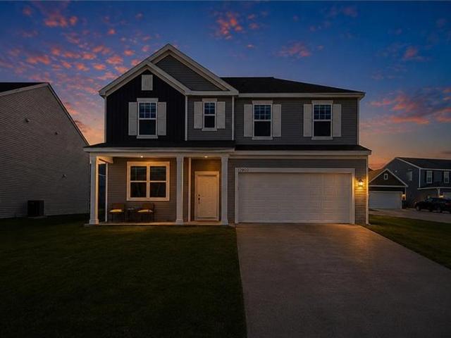 12800 Weber Ct, Rogers, MN 55374