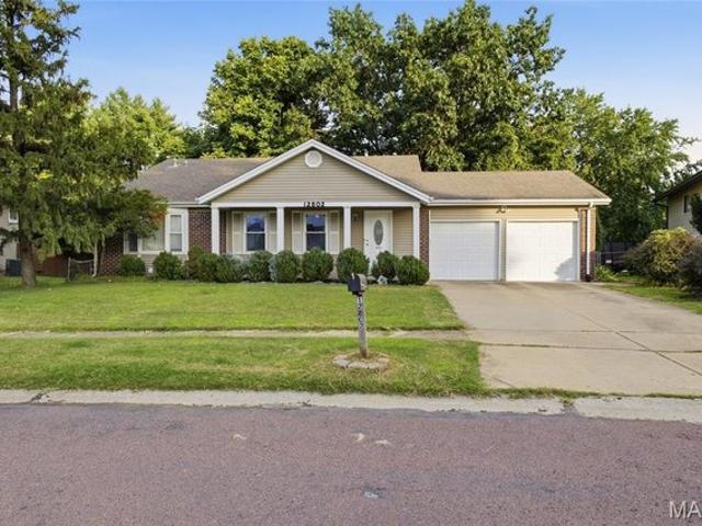 12802 Sandfield Dr, Saint Louis, MO 63146