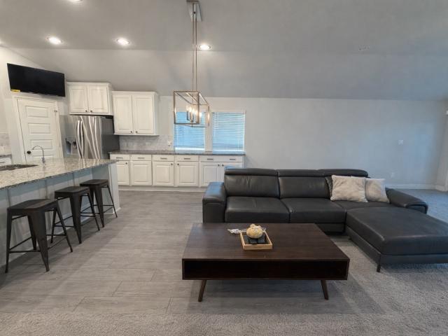 12807 Spiegel Street