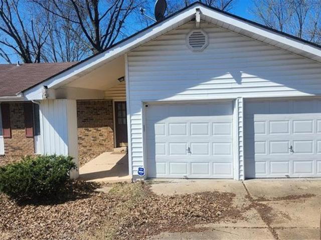 12807 Sunrise East Ct, Florissant, MO 63033