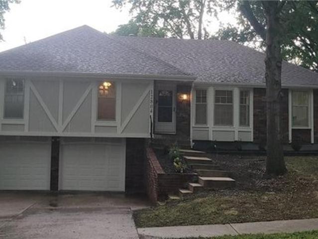 12804 Richmond Ave, Grandview, MO 64030