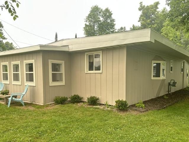 12805 West Shore Dr, Houghton Lake, MI 48629
