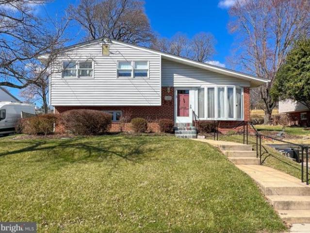 12806 Weiss St, Rockville, MD 20853