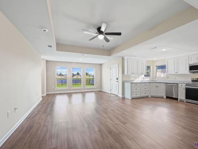 1280 Meadow Crossing Dr, Gonzales, LA 70737 | MLS #BR2026004 | Compass