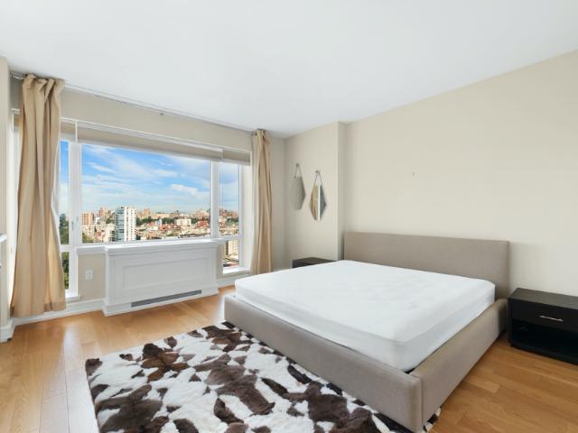 1280 Fifth Avenue 18F