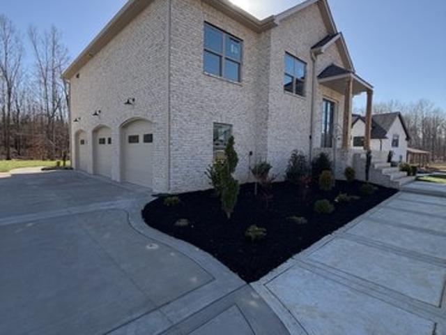 1280 Reda Dr, Clarksville, TN 37042