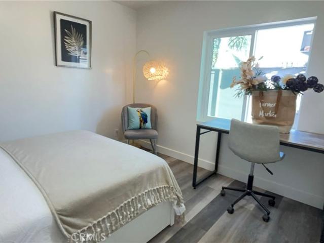 1280 W 37th Place