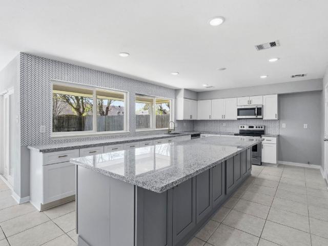 12811 W Club Ln, Houston, TX 77099 | MLS #77388