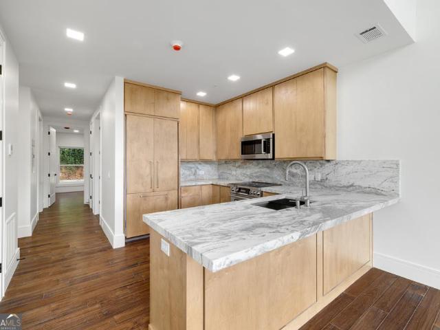 1281 E Main Street 3