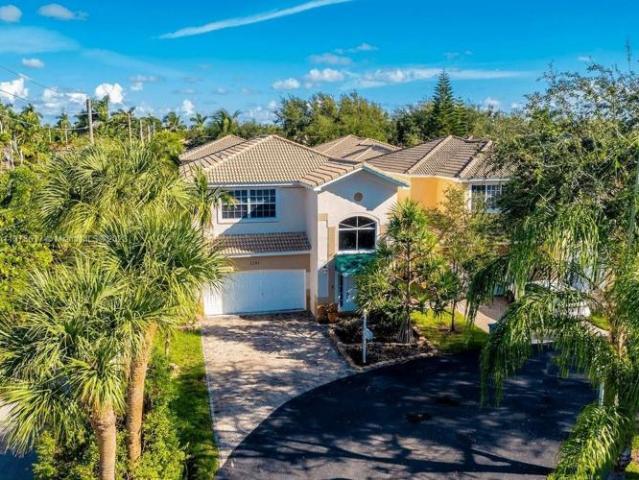1281 Grant St, Hollywood, FL 33019