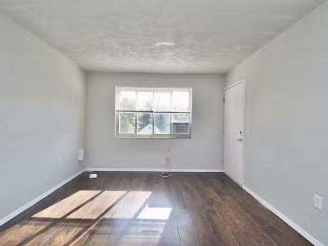 1281 Sunset Avenue 4 1281 Sunset Avenue