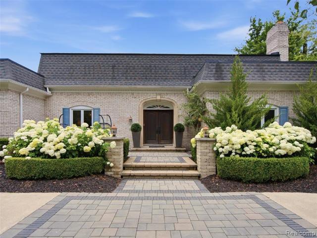 1281 Twin Maples Lane