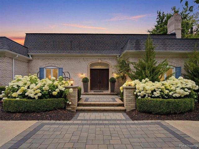1281 Twin Maples Ln, Bloomfield Hills, MI 48301