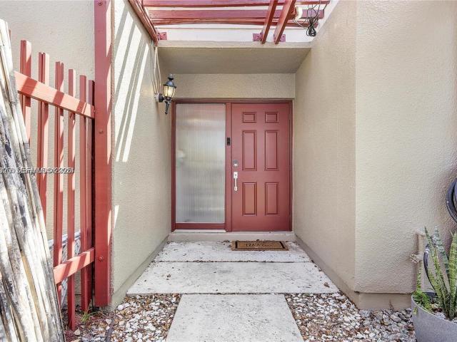 1281 W Fairway Rd, Pembroke Pines, FL 33026 | MLS #A11934