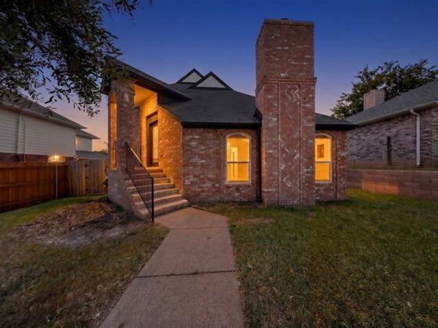 12820 Hilltop Dr, Balch Springs, TX 75180