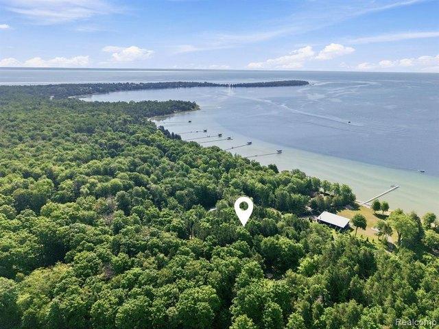 12820 N Northport Point Rd, Leelanau Township, MI 49670