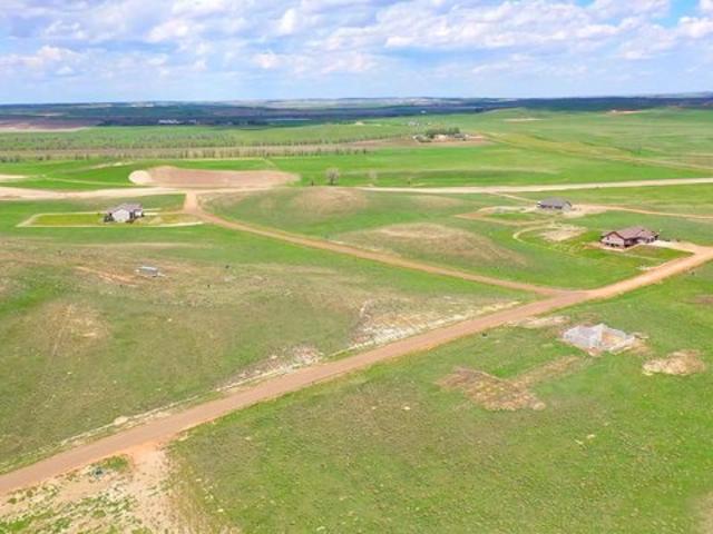12821 Country Ct, Watford City, ND 58854