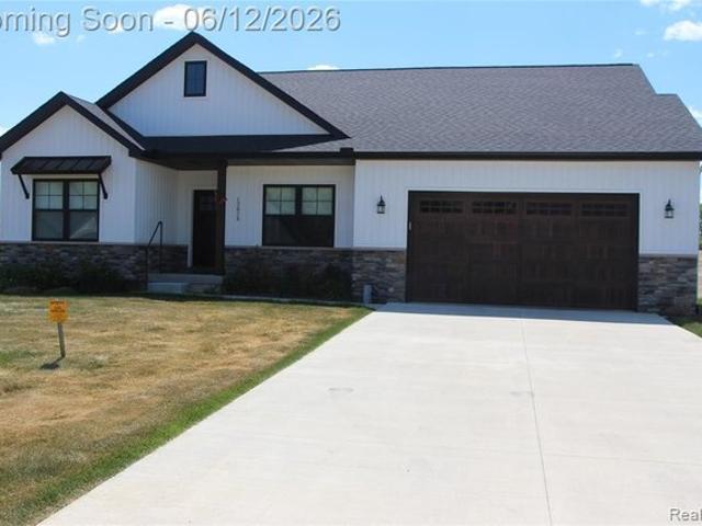 12824 Ivy Ln, Fenton, MI 48451