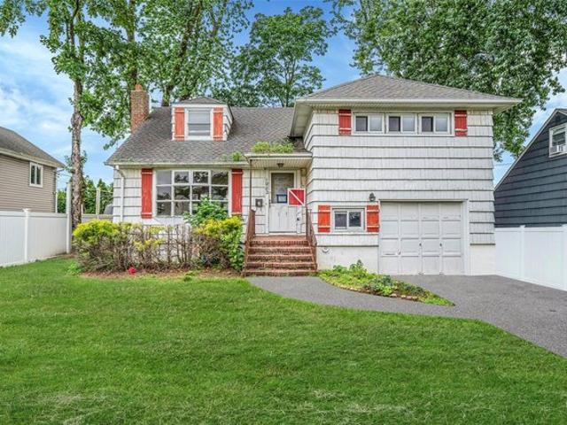 1282 Allen Dr, Seaford, NY 11783