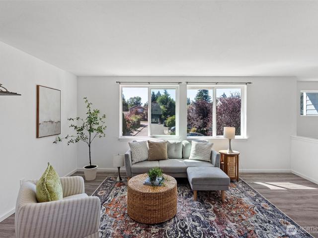 1282 SE Casandra Loop