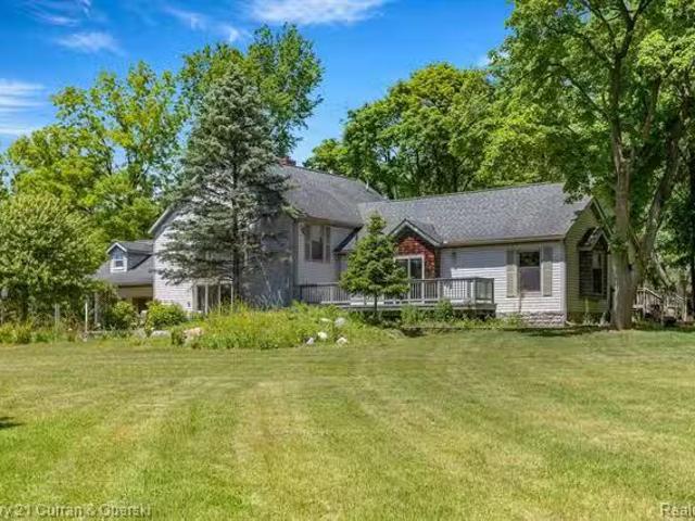 1282 UNION LAKE RD, WHITE LAKE, MI 48386 Multi Family For Sale.