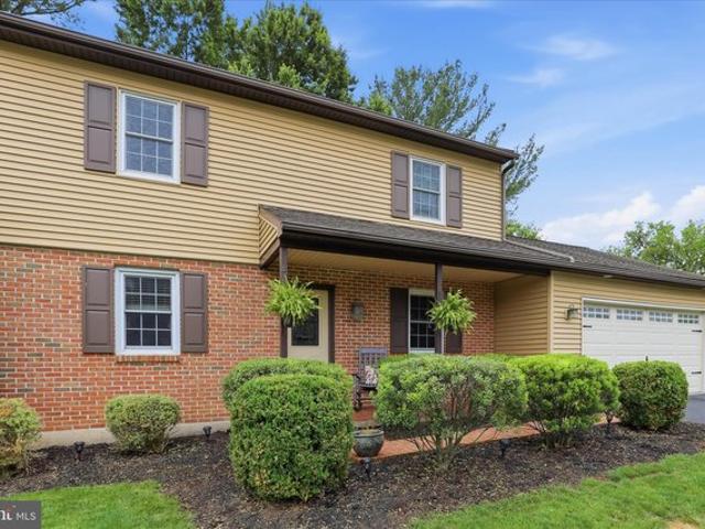 1282 Winchester Dr, Lancaster, PA 17601