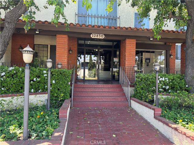 12830 Burbank Blvd, Valley Village, CA 91607 | MLS #SR26070 | Compass