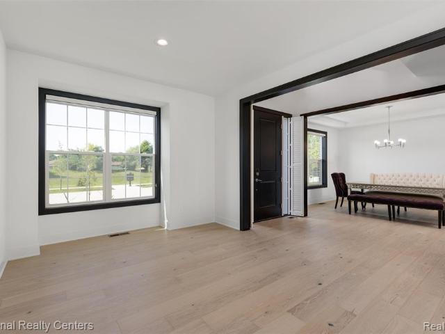 1283 Bloomingdale Drive