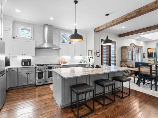 128 37th Ave N, Nashville, TN