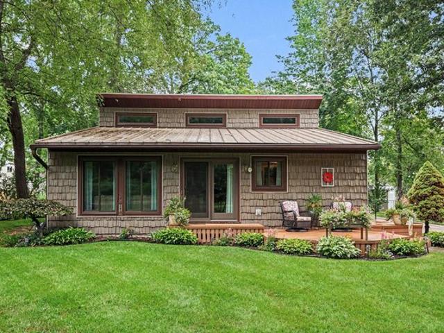 128 Clyde James Dr, Pleasant Lake, MI 49272