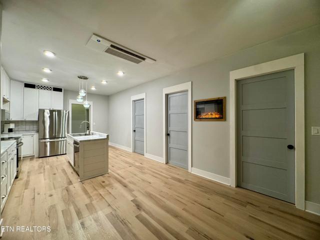 128 Crisp Rd