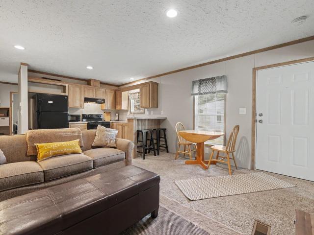 128 Crooked Island Circle