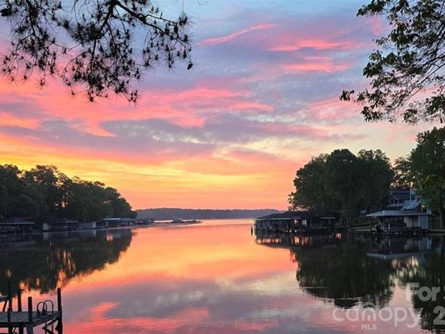 128 Curran Point Dr, Norwood, NC 28128